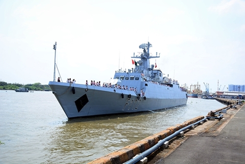Bangladesh naval ship pays a friendly visit to Ho Chi Minh City